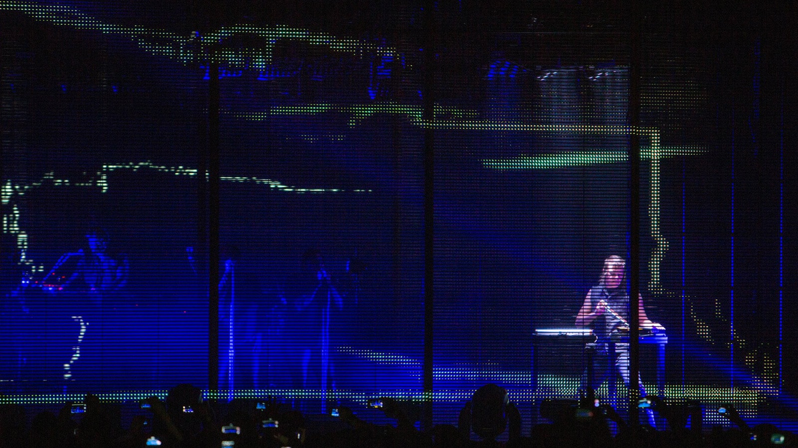 SACO’S C-THRU LED VIDEO SCREEN: NINE INCH NAILS “TENSION” 2013 TOUR ...